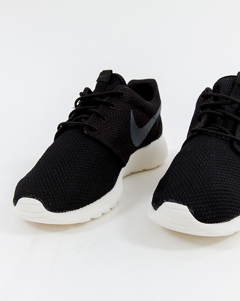 Nike Roshe One - 511881-010 - Footish: If you´re into sneakers